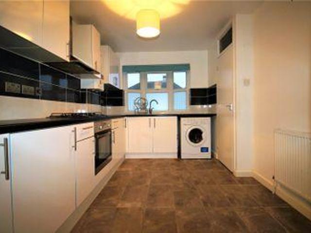 3 Bedrooms Semi detached house for rent in Norman Road, Belvedere, Kent DA17