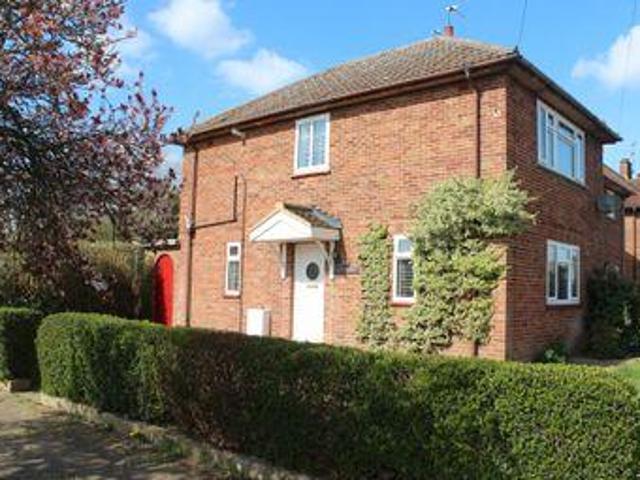 3 Bedrooms Semi detached house for rent in Normandy Avenue, Colchester CO2