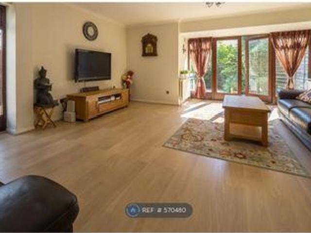 3 Bedrooms Semi detached house for rent in Northwood, Northwood HA6