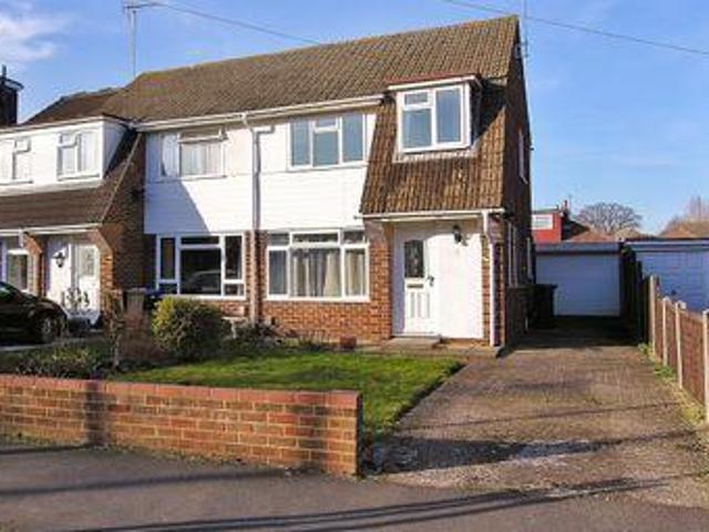 3 Bedrooms Semi detached house for rent in Northwood Avenue, Knaphill, Woking GU21