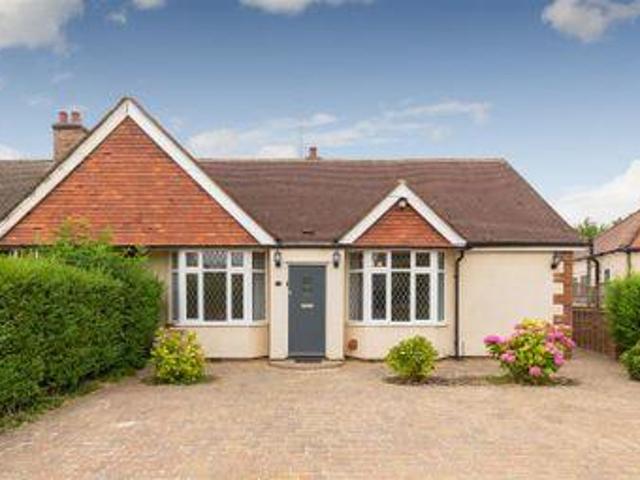 3 Bedrooms Semi detached house for rent in North Avenue, Letchworth Garden City SG6