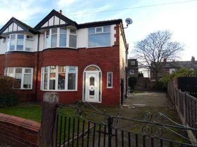 3 Bedrooms Semi detached house for rent in Northleigh Road, Manchester, Greater Manchester. M16