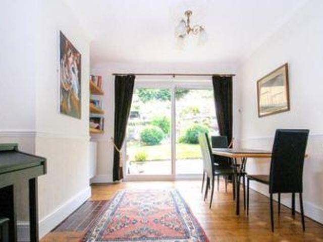 3 Bedrooms Semi detached house for rent in New Road, London SE2