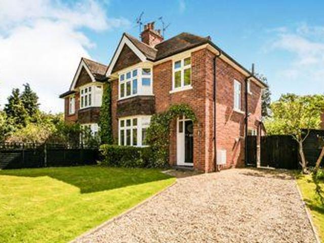 3 Bedrooms Semi detached house for rent in Southcote Farm Lane, Reading RG30