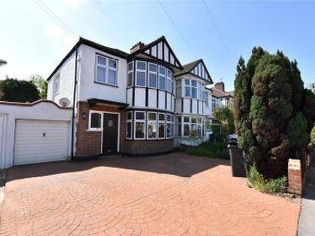 3 Bedrooms Semi detached house for rent in Southern Avenue, London SE25