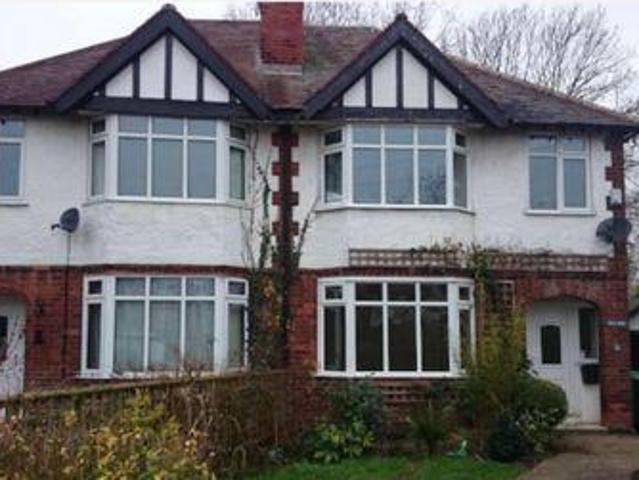3 Bedrooms Semi detached house for rent in Sandringham Crescent, Wollaton, Nottingham NG8