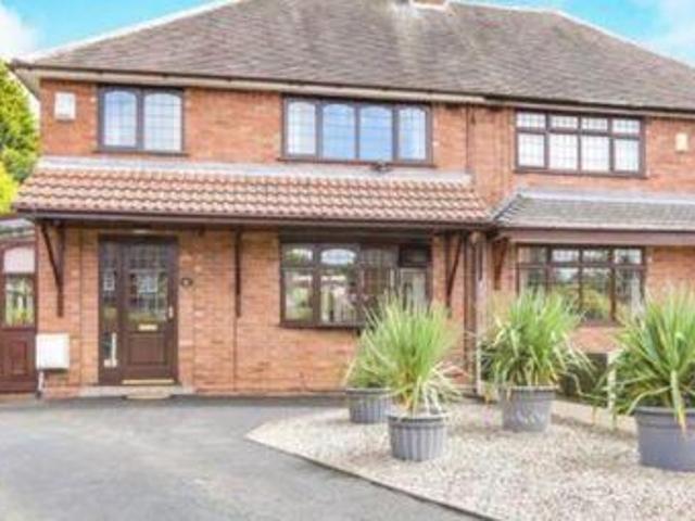 3 Bedrooms Semi detached house for rent in Sandy Crescent, Wolverhampton WV11