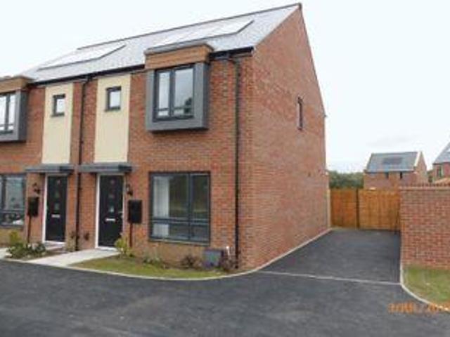 3 Bedrooms Semi detached house for rent in Sapphire Road, Bishops Cleeve, Cheltenham GL52