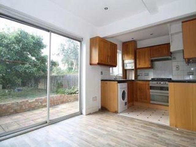 3 Bedrooms Semi detached house for rent in Senlac Road, London SE12