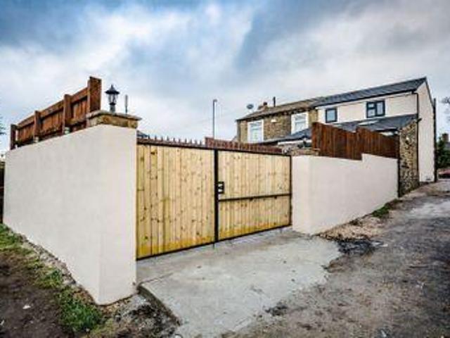 3 Bedrooms Semi detached house for rent in Sheepridge Road, Huddersfield HD2