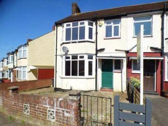 3 Bedrooms Semi detached house for rent in Shelley Road, Luton LU4