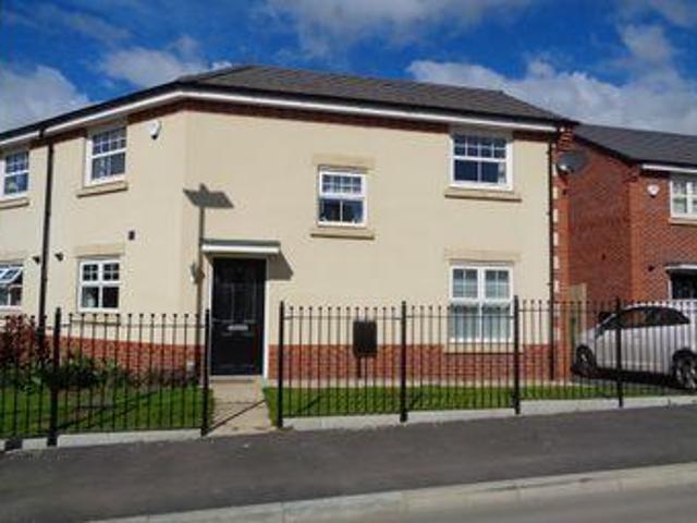 3 Bedrooms Semi detached house for rent in Silver Birch Road, Manchester M9