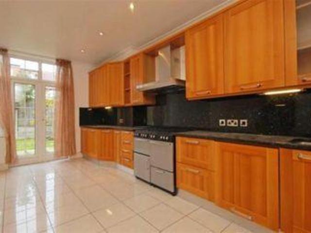 3 Bedrooms Semi detached house for rent in Singleton Scarp, Woodside Park, London N12