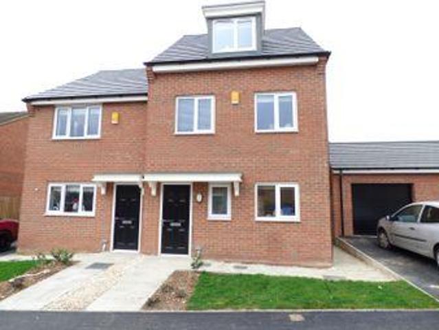 3 Bedrooms Semi detached house for rent in Spring Close, Kinsley, Pontefract WF9