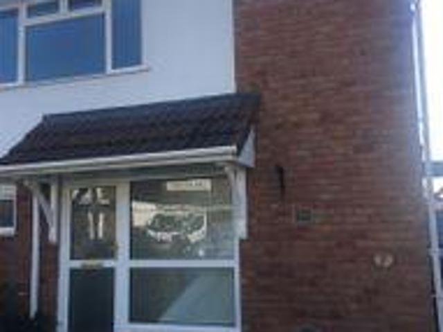 3 Bedrooms Semi detached house for rent in Springfield Road, Trench, Telford TF2