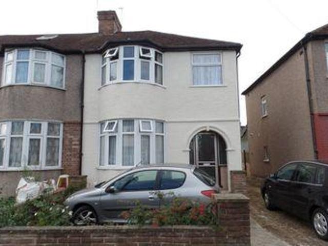 3 Bedrooms Semi detached house for rent in St. Anselms Road, Hayes, Middlesex UB3