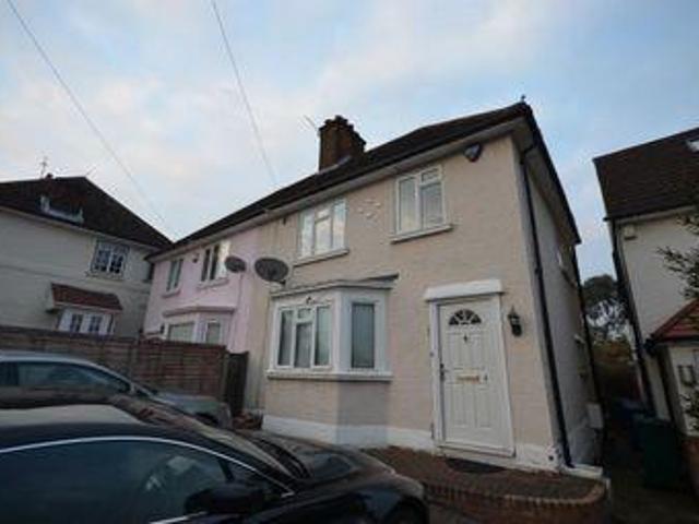 3 Bedrooms Semi detached house for rent in St. Davids Place, London NW4