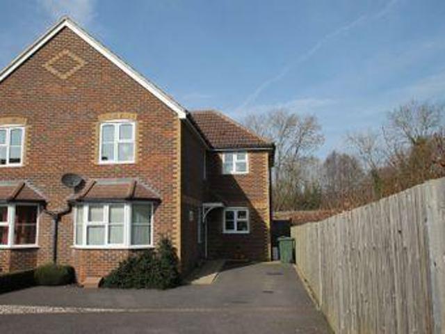 3 Bedrooms Semi detached house for rent in St. Thomas Close, Chilworth, Guildford GU4