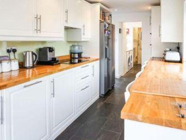 3 Bedrooms Semi detached house for rent in St. Thomas´s Road, Worthing BN14