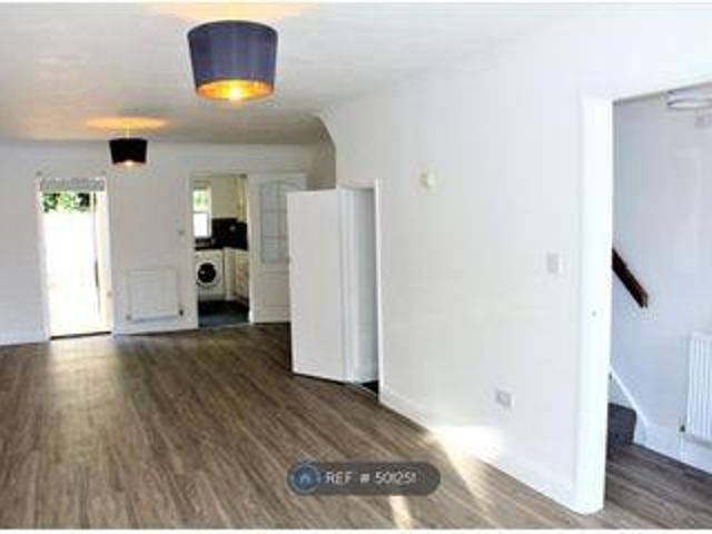 3 Bedrooms Semi detached house for rent in Stable Cottages, Guildford GU1