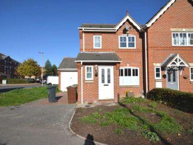 3 Bedrooms Semi detached house for rent in Stern Close, Barking IG11