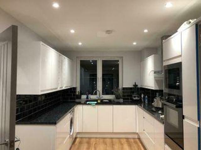 3 Bedrooms Semi detached house for rent in Sterry Road, Dagenham RM10
