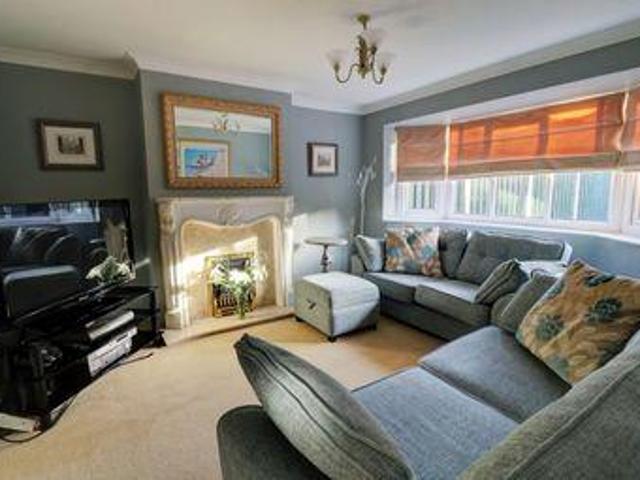 3 Bedrooms Semi detached house for rent in Streetfield Crescent, Mosborough, Sheffield S20