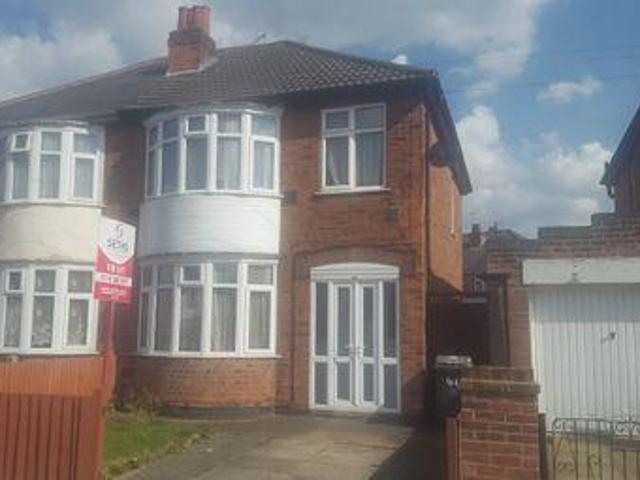 3 Bedrooms Semi detached house for rent in Sutton Avenue, Leicester LE4