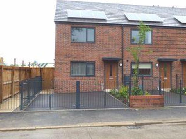 3 Bedrooms Semi detached house for rent in Pollit Close, Gorton, Manchester M12