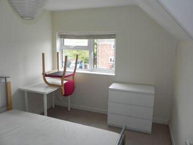 3 Bedrooms Semi detached house for rent in Pond Meadow, Guildford, Surrey GU2