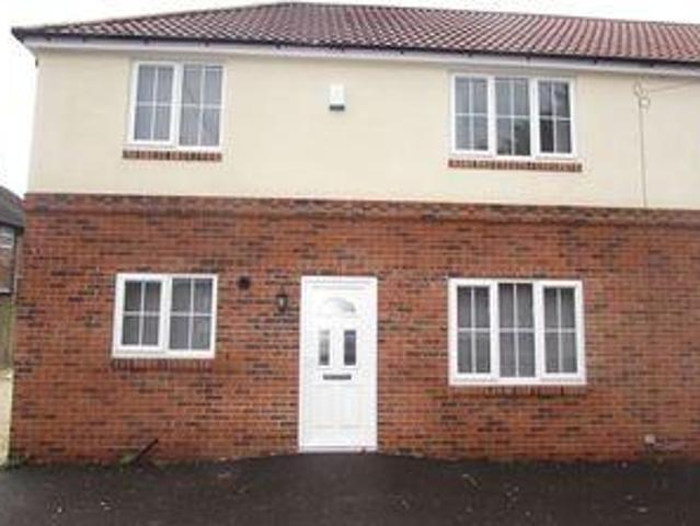 3 Bedrooms Semi detached house for rent in Paxton Crescent, Armthorpe DN3