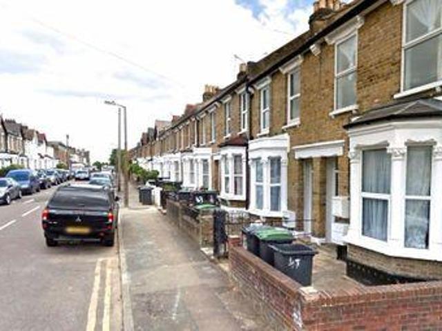3 Bedrooms Semi detached house for rent in Palace Road, Bounds Green N11