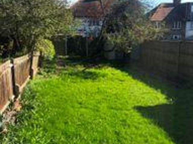 3 Bedrooms Semi detached house for rent in Park View Gardens, Hendon NW4