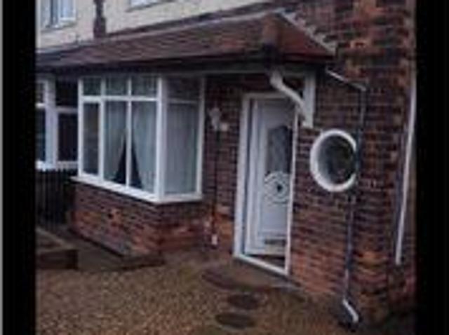 3 Bedrooms Semi detached house for rent in Park Crescent, Nottingham NG8