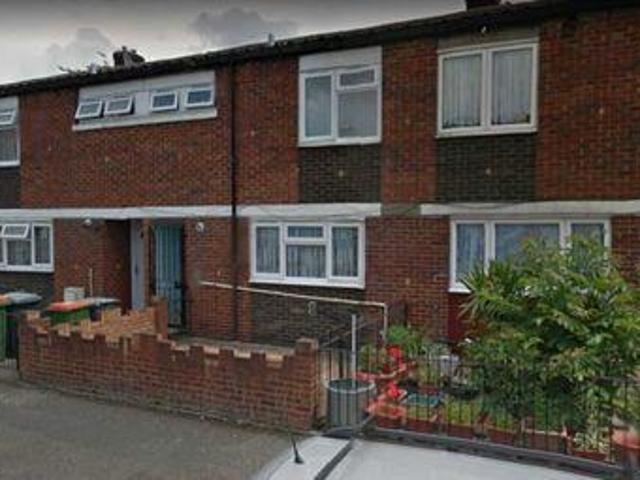 3 Bedrooms Semi detached house for rent in Park Grove, London E15