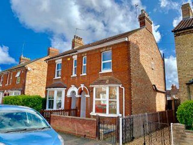 3 Bedrooms Semi detached house for rent in Park Road, Bedford MK42