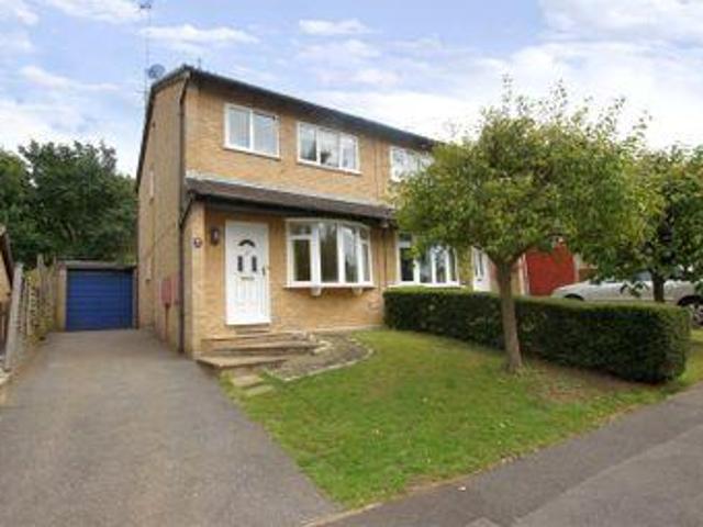 3 Bedrooms Semi detached house for rent in Peterhouse Close, Owlsmoor, Sandhurst, Berkshire GU47
