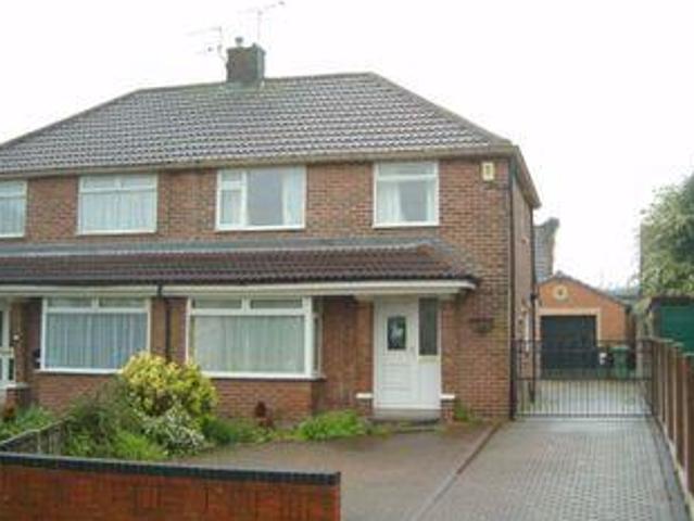 3 Bedrooms Semi detached house for rent in Peckover Drive, Pudsey, Leeds, West Yorkshire LS28