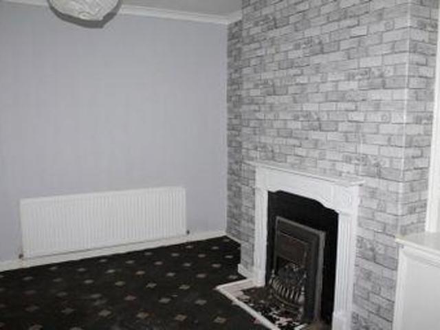 3 Bedrooms Semi detached house for rent in Peelwood Avenue, Little Hulton, Manchester M38
