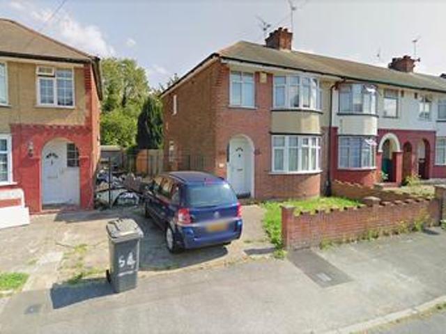 3 Bedrooms Semi detached house for rent in Pembroke Avenue, Luton LU4