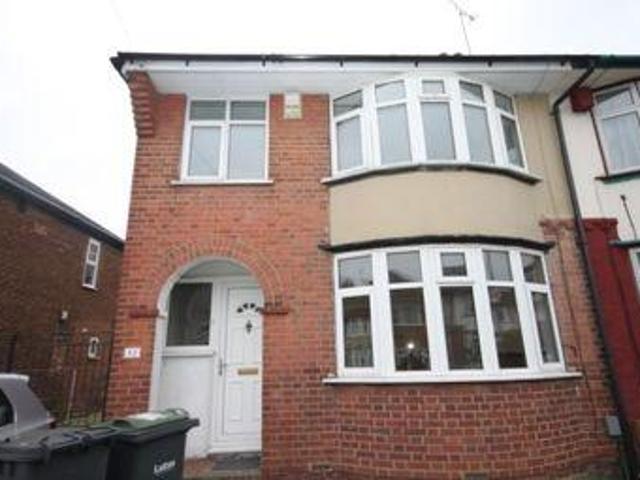 3 Bedrooms Semi detached house for rent in Pembroke Avenue, Luton LU4