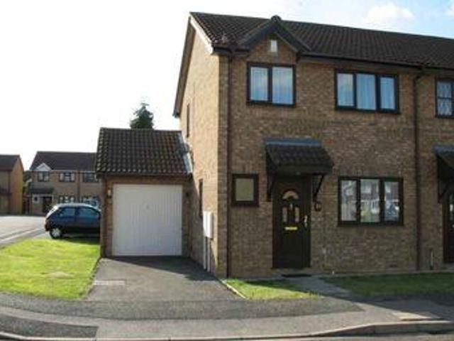 3 Bedrooms Semi detached house for rent in Pendennis Road, Bedford MK41