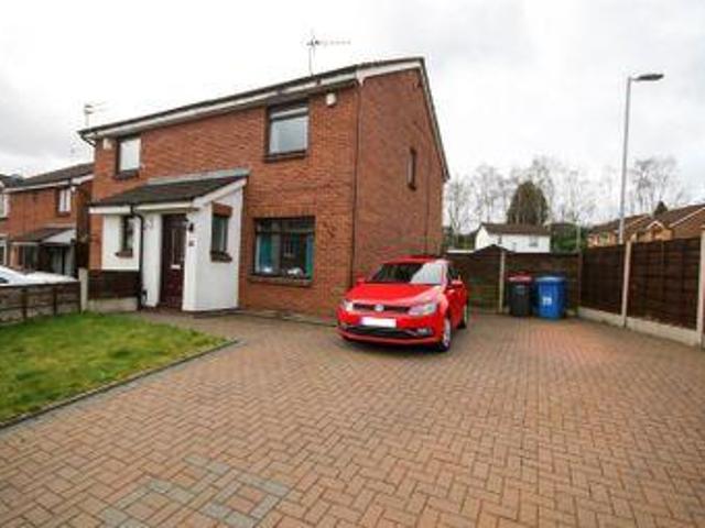 3 Bedrooms Semi detached house for rent in Pendlecroft Avenue, Pendlebury, Swinton, Manchester M27