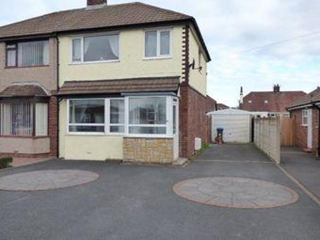 3 Bedrooms Semi detached house for rent in Penswick Avenue, Thornton Cleveleys FY5