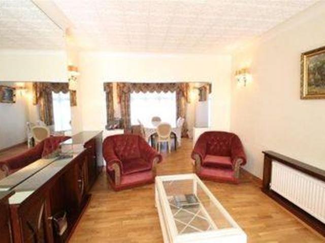 3 Bedrooms Semi detached house for rent in Pentland Close, London NW11
