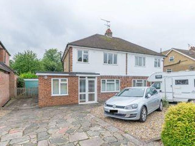 3 Bedrooms Semi detached house for rent in Peplins Way, Brookmans Park, Hatfield AL9