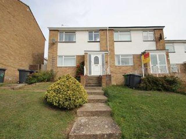 3 Bedrooms Semi detached house for rent in Pheasant Drive, High Wycombe HP13