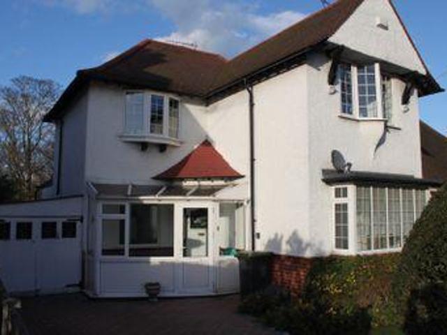 3 Bedrooms Semi detached house for rent in Priory Crescent, Southend On Sea SS2