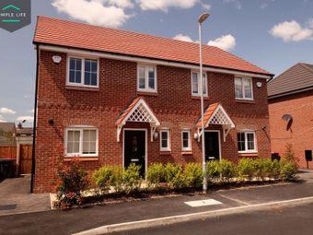 3 Bedrooms Semi detached house for rent in Quarrymans View, Manchester M28