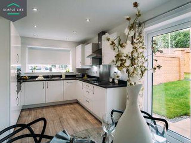 3 Bedrooms Semi detached house for rent in Quarrymans View, Worsley, Manchester M28